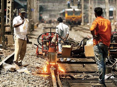 मुंबईत उद्या ‘जम्बो हाल होणार ५३४ लोकल फेऱ्या रद्द Mumbai Marathi