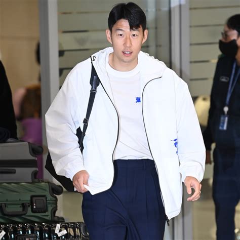 손흥민 공항패션 버버리 남자 나일론 원단 바람막이 봄자켓 코디 추천 네이버 블로그