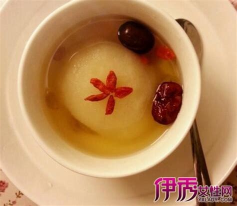冰糖煮梨治咳嗽吗图冰糖煮梨治咳嗽吗 它的功效和作用是什么 3 伊秀健康 yxlady