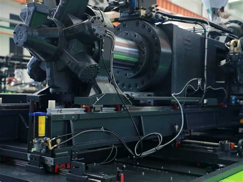 Two Platen Multi Component Injection Molding Machine D1m Series Yizumi