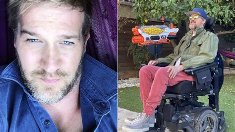 Mais Sobre Kenneth Mitchell