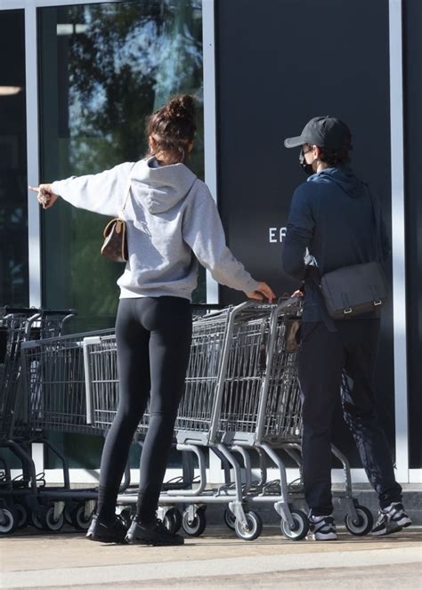 Zendaya And Tom Holland Shopping At Erewhon Market In Los Angeles 1024