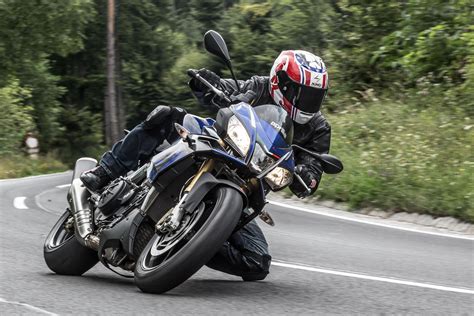 Power Naked Bike Test 2016 Aprilia Tuono V4 1100 RR Vs BMW S 1000 R