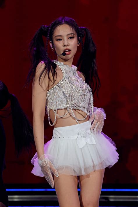 패션엔 블랙핑크 코첼라 공연룩 뭐입었나 존재감 증명한 월드클래스 걸크러시룩