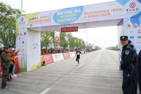 中国选手姚妙荣获2019杨凌国际马拉松全程女子组冠军