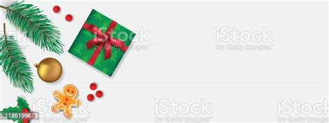 선물 상자 Bauble 진저 브레드 남자와 크리스마스 열매로 장식 된 크리스마스 배경 벡터 일러스트레이션 12월에 대한 스톡