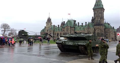 독일 주력전차 ‘레오파르트2′ 우크라 첫 상륙… 폴란드 총리 전달