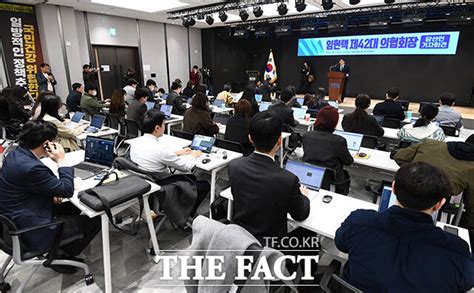 첫 공식 기자회견 갖는 임현택 의협회장 당선인 포토 포토 기사 더팩트