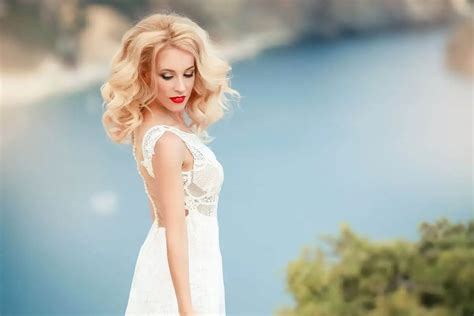 13 Elegant Celtic Wedding Dresses For The Romantic Bride Magical Day
