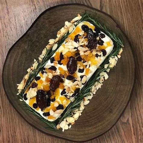 Receita de Terrine de queijos amêndoas tostadas e frutas secas