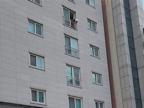 실시간 수원 인계동 젊은 여성 투신 시도 사태성희롱까지 터졌다 포스트쉐어