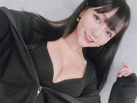 巨乳直播主「林襄」猛爆身材引人遐想 中路大開「深溝豪乳」超胸狠 Cupsdaily