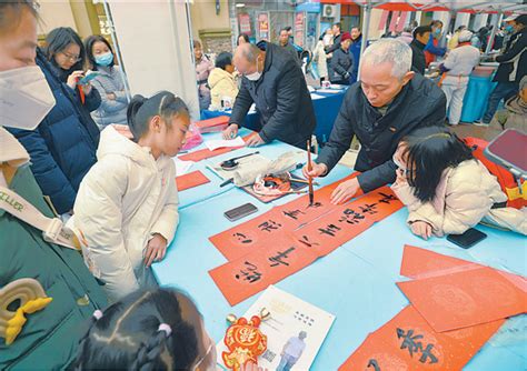 长江日报社区行·打年货专场走进澜菲溪岸社区 三代人家门口享幸福味 武汉文明网