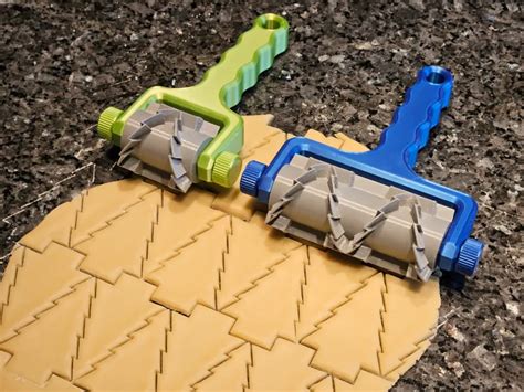 Роликовый резак для печенья в виде рождественской елки