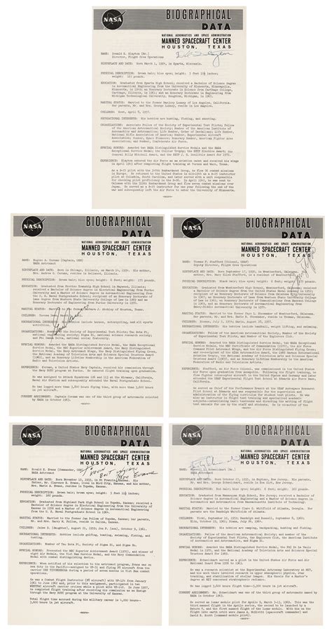 Apollo Astronauts 5 Signed Nasa Biographical Data Sheets Rr