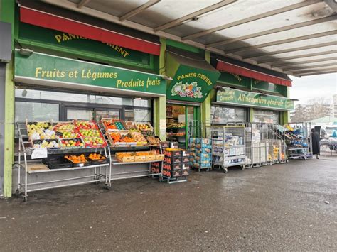 M Tropole De Lyon Vaulx En Velin La Boucherie Dune Picerie Ferme
