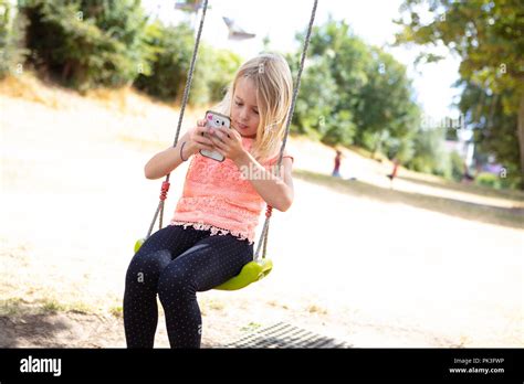 Children using iPad and iPhone Stock Photo - Alamy