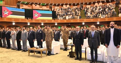 Battle For Diaspora Pakistan Govt Woos Expats To Break Imran Khan