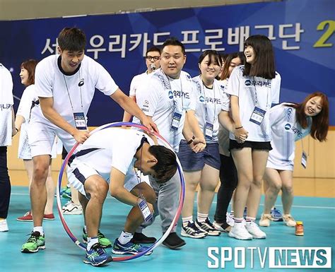 포토s 박상하 재미있는 훌라후프 놀이