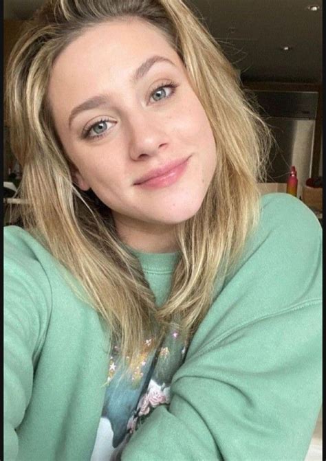 Lili Reinharts Golden Age Selfie Lili Reinhart Outfits Casual Street