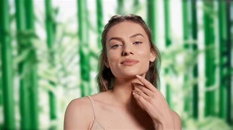 Premium Photo Luminous Radiant Woman Posing With Confidence Creating