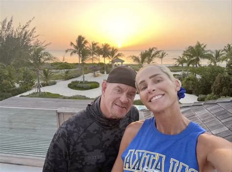 Wwe Legend Michelle Mccool Leaves Little To Imagination In Tiny Camo