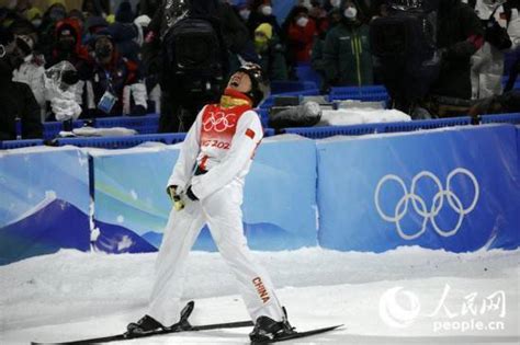 直击冬奥丨组图：徐梦桃自由式滑雪女子空中技巧摘金中国短道速滑姑娘们跳上领奖台选手冬奥会