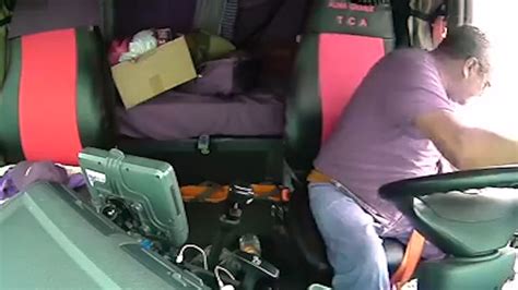 A Más De 100 Km Hr Un Chofer De Tráiler Esquivó Varios Disparos En La