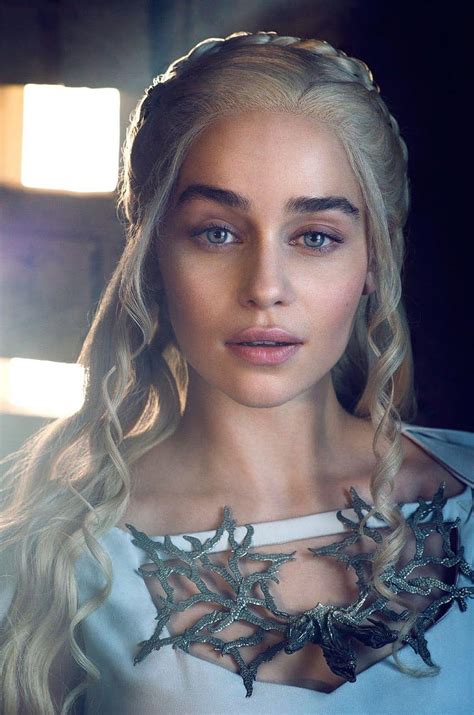 Emilia Clarke The Game Of Thrones Actress Hd Wallpaper Download