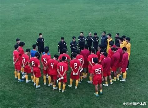2 3！中国队不敌强敌，输球2连败，2场丢7球，球迷：虽败犹荣球员热身赛大宫