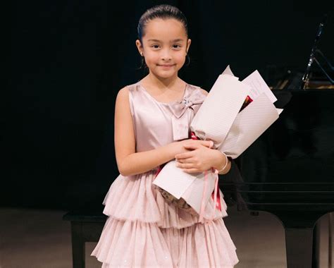 Watch Zia Dantes Performs In A Piano Recital