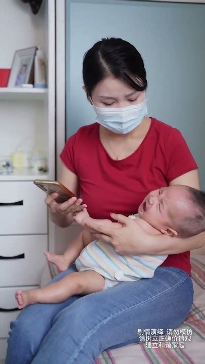 妻子叫正在玩遊戲的丈夫修下家裡爆了的水管，沒想到丈夫不但不幫忙還覺得妻子太掃興？ Youtube