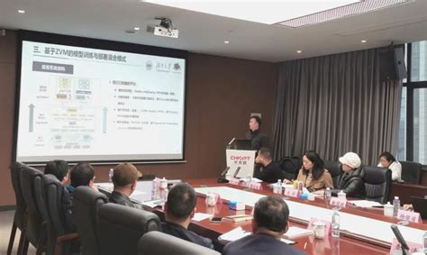 嵌入式实验室谢国琪老师作模型混合弹性底座报告湖南省光学学会产学研专题研讨会 嵌入式与网络计算湖南省重点实验室