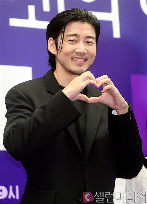 셀럽포토 윤계상 ♥아내 차혜영에게 보내는 하트 네이트 연예