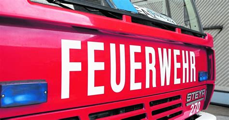 OÖ Schwerer Unfall mit Feuerwehrauto fordert Schwerverletzten