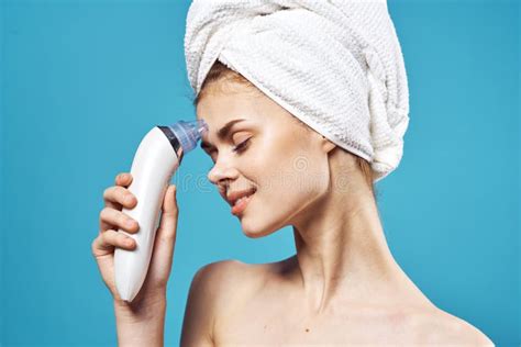 Pretty Woman Naked Shoulders Spa Treatments Skin Cleaning Stock Image Image Of Healthy Doctor