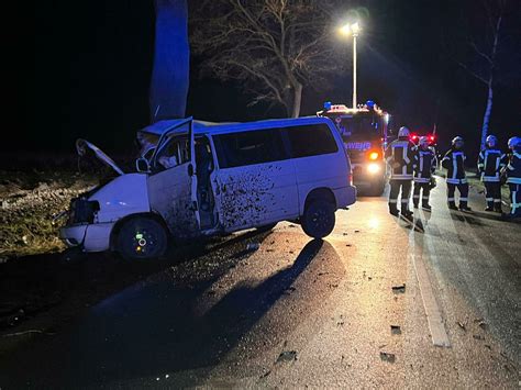 Rettungshubschrauber Wurde Angefordert Vw Bulli Kracht Bei Harsefeld