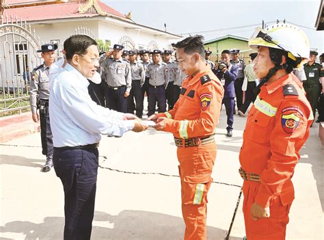 နိုင်ငံတော်စီမံအုပ်ချုပ်ရေးကောင်စီဥက္ကဋ္ဌ နိုင်ငံတော်ဝန်ကြီးချုပ် ဗိုလ်ချုပ်မှူးကြီး မင်းအောင်လ