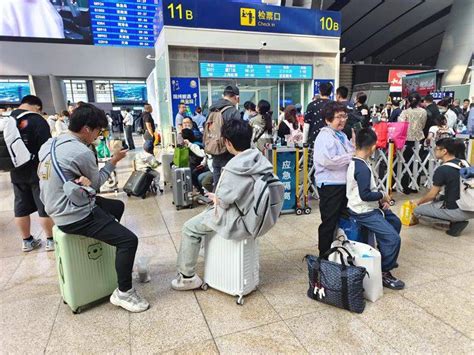 双节第二天，旅游、探亲客流持续火热 搜狐大视野 搜狐新闻