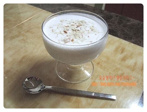 인도식 음료 아몬드라씨
