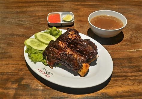 10 Rekomendasi Makanan Khas Makassar Yang Terkenal
