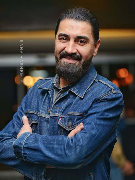 محمدرضا علیمردانی با کت لی و ریش بلند مهمان کازابلانکا شد عکس