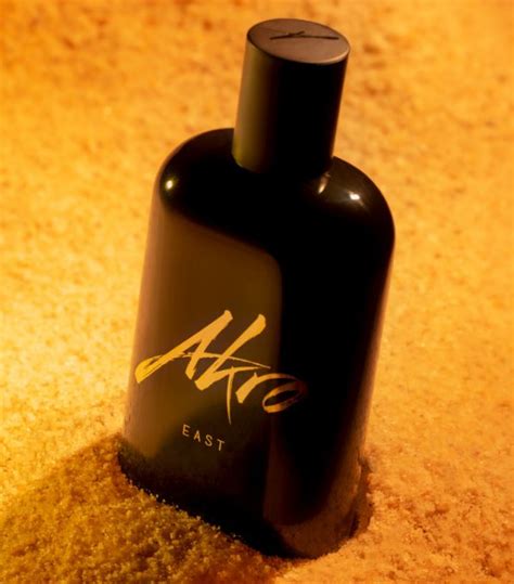 عطر East Akro من أكرو - لمحة عطرية | Aromatic Glance