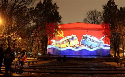 Dienas Bilde Rīdziniekus Mulsina Lpsr Karogs Galvaspilsētas Sirdī Foto