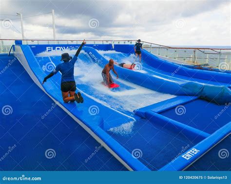 Cape Canaveral Usa April 30 2018 Man Surfing On The Flowrider