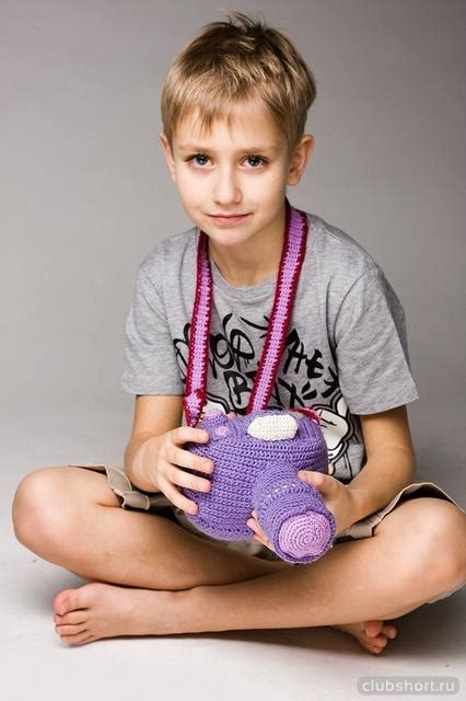 Забавное фото мальчика в шортах Шорты фото