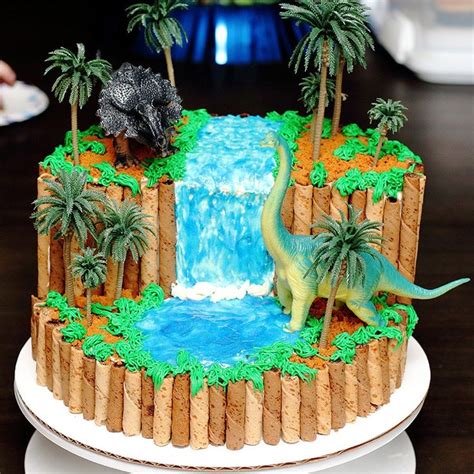 A Deceptively Easy Dinosaur Birthday Cake Diy How To Recipe