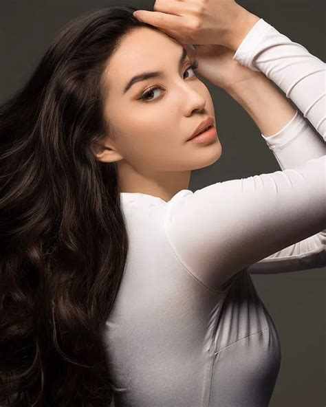 Long Unseen Heres A Series Of Photos Of Manohara Odelia Pinots News