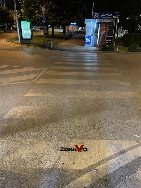“zdravo” Ldk Ja Në Gjilan E Mbush Qytetin Me Mbishkrime Nacionale