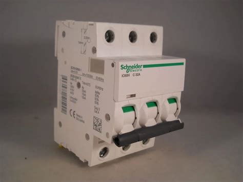 Schneider Make 3 Pole Mcb 32a C Curve At ₹ 1200 Piece Dalvi Colony Kolhapur Id